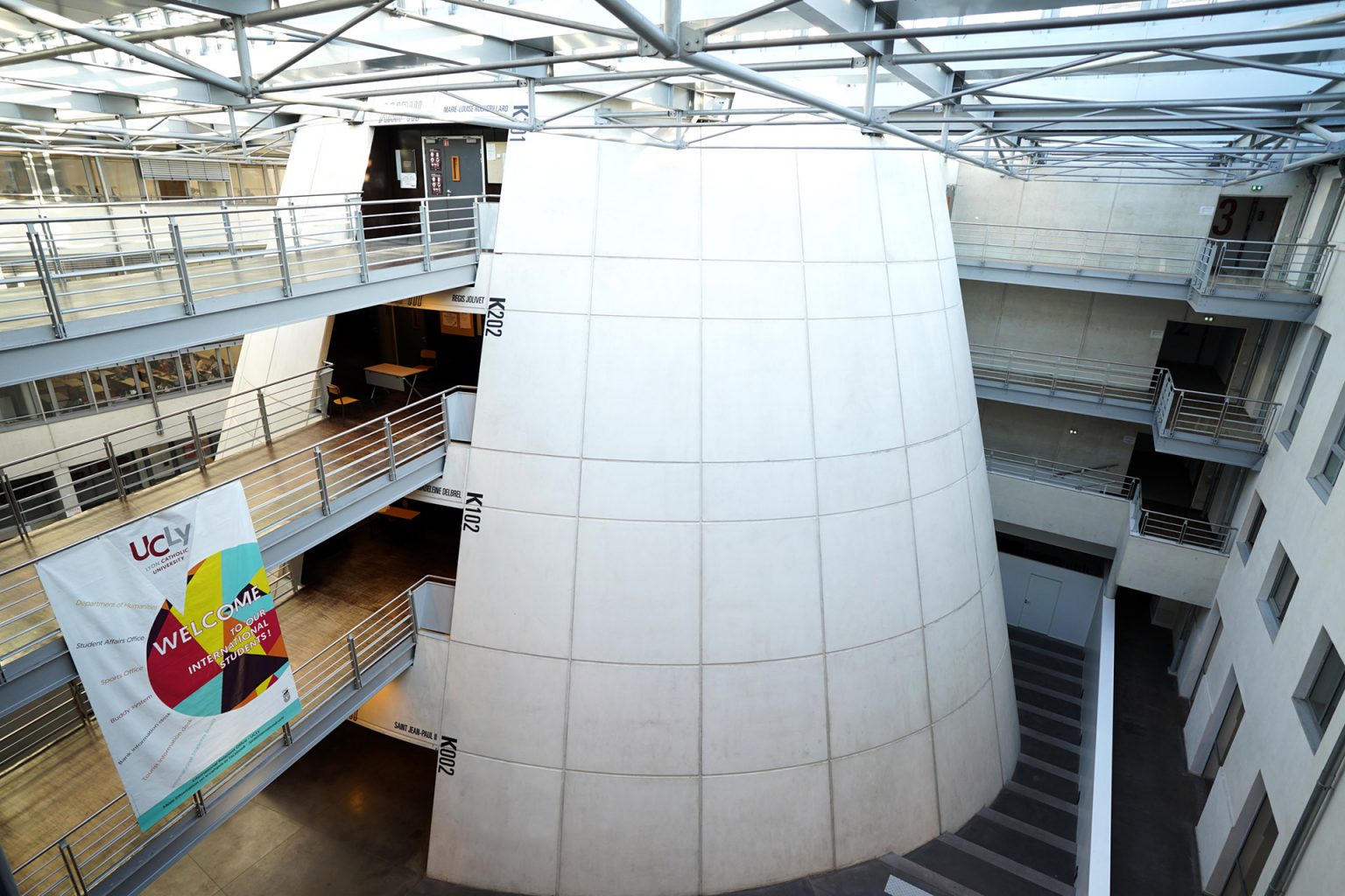 Nous découvrir - ESTRI - School for international careers