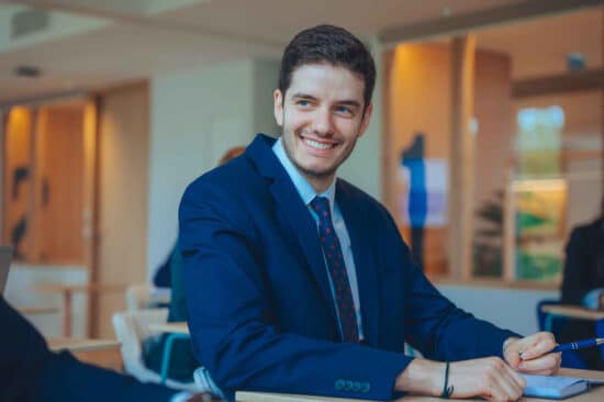 Emplois - ESTRI - School for international careers