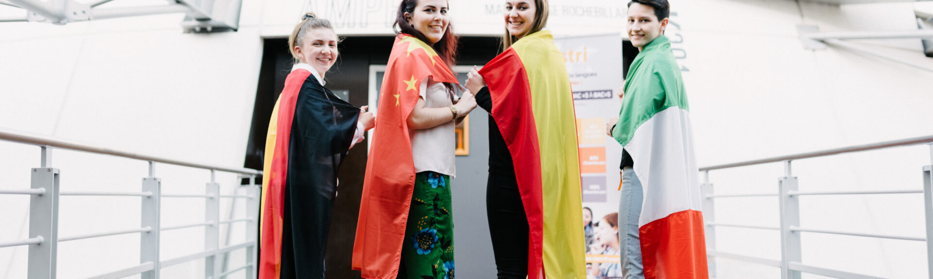 Rentrée universitaire en Licence : étudiants internationaux - ESTRI ...
